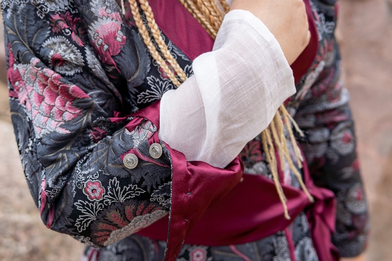 Traditional Persian Robe, Historical Persian Costume, Medieval Iranian ...