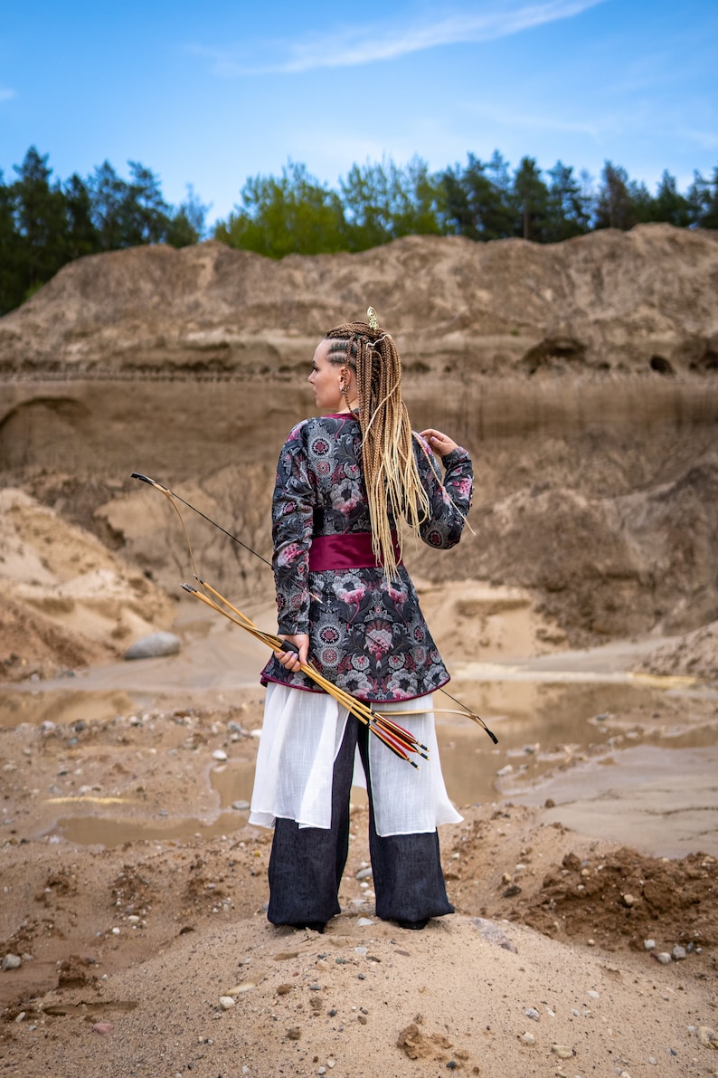 Traditional Persian Robe, Historical Persian Costume, Medieval Iranian ...