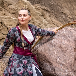 Traditional Persian Robe, Historical Persian Costume, Medieval Iranian ...