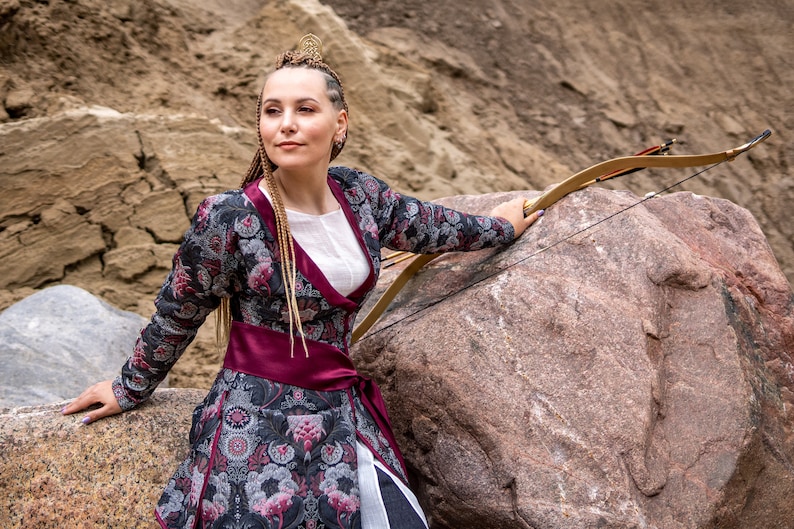 Traditional Persian Robe, Historical Persian Costume, Medieval Iranian ...