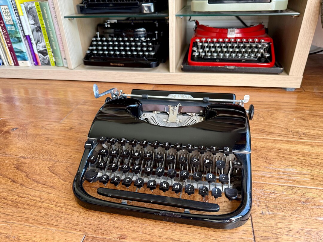 Serviced 1943 Patria Portable Typewriter in Glossy Black and Spanish ...