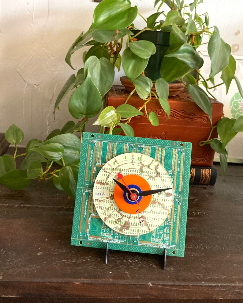 Upcycled Computer Circuit Board Clock: Techie Desk Decor - Etsy