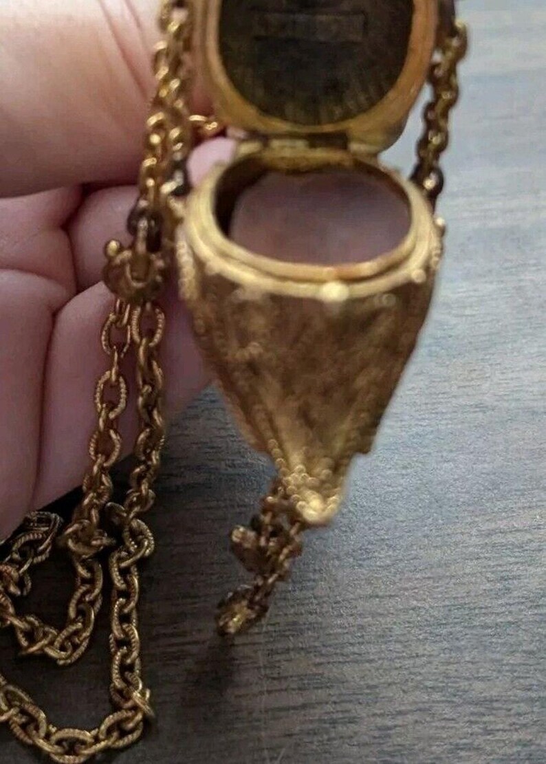 Estee Lauder Azuree Paisley Solid Perfume Necklace Tassel Gold Etruscan ...