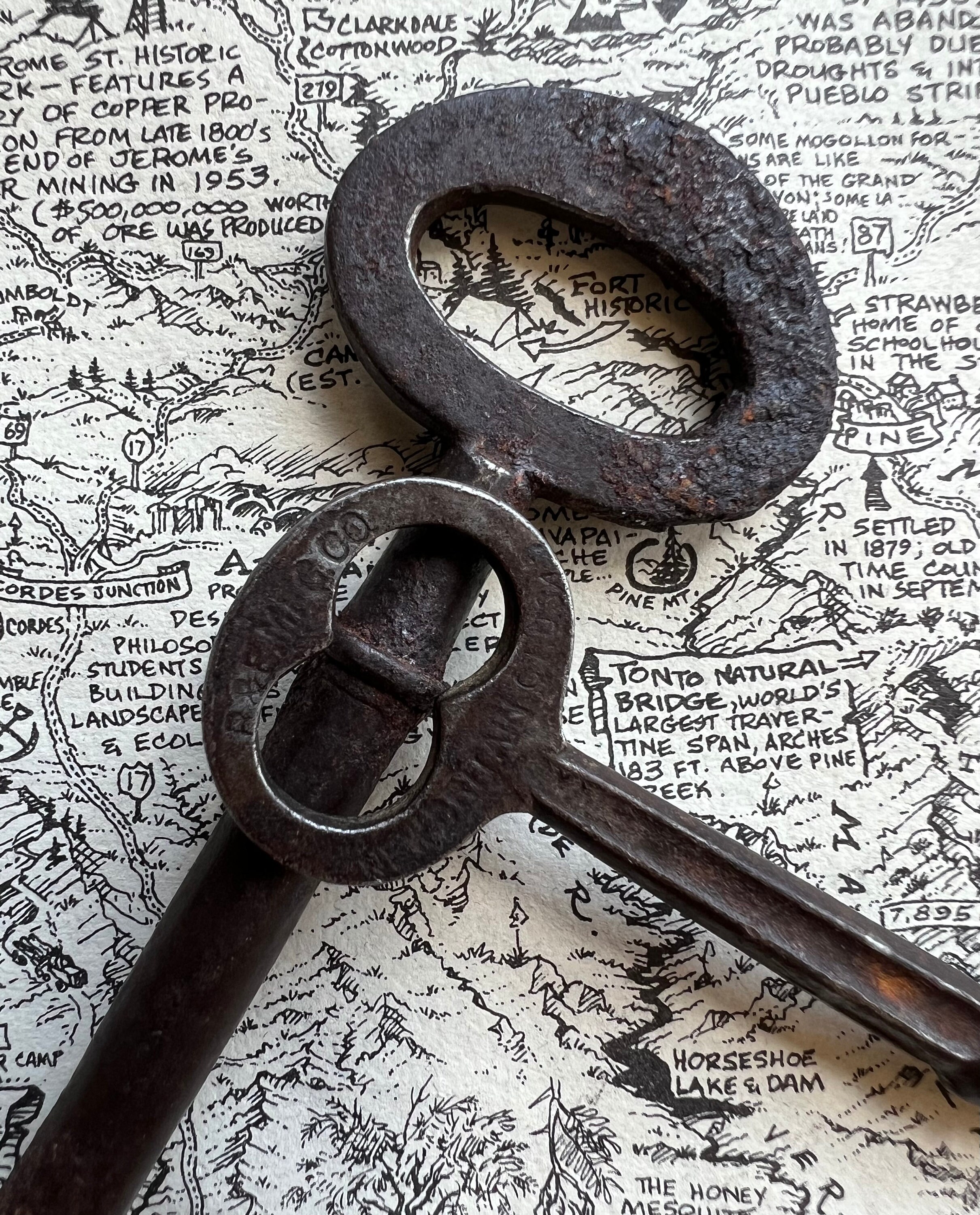 Antique Skeleton Keys Vintage Skeleton Keys Old Keys Set 2 Mismatched ...