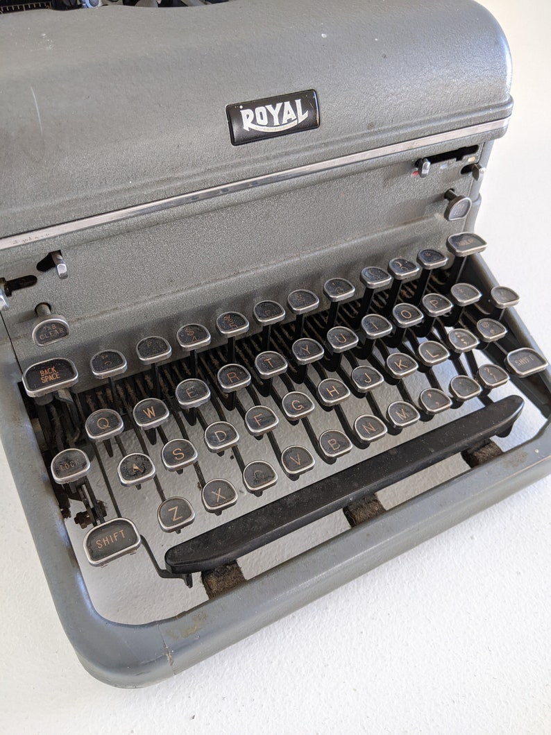 Vintage 1940s Royal Typewriter - Etsy