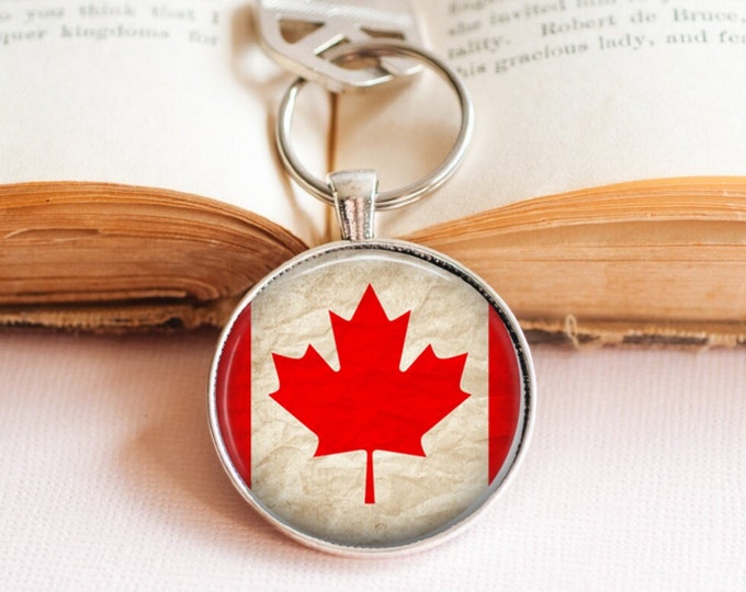 Vintage Native American Indian Totem Pole & Maple Leaf Canadian ...