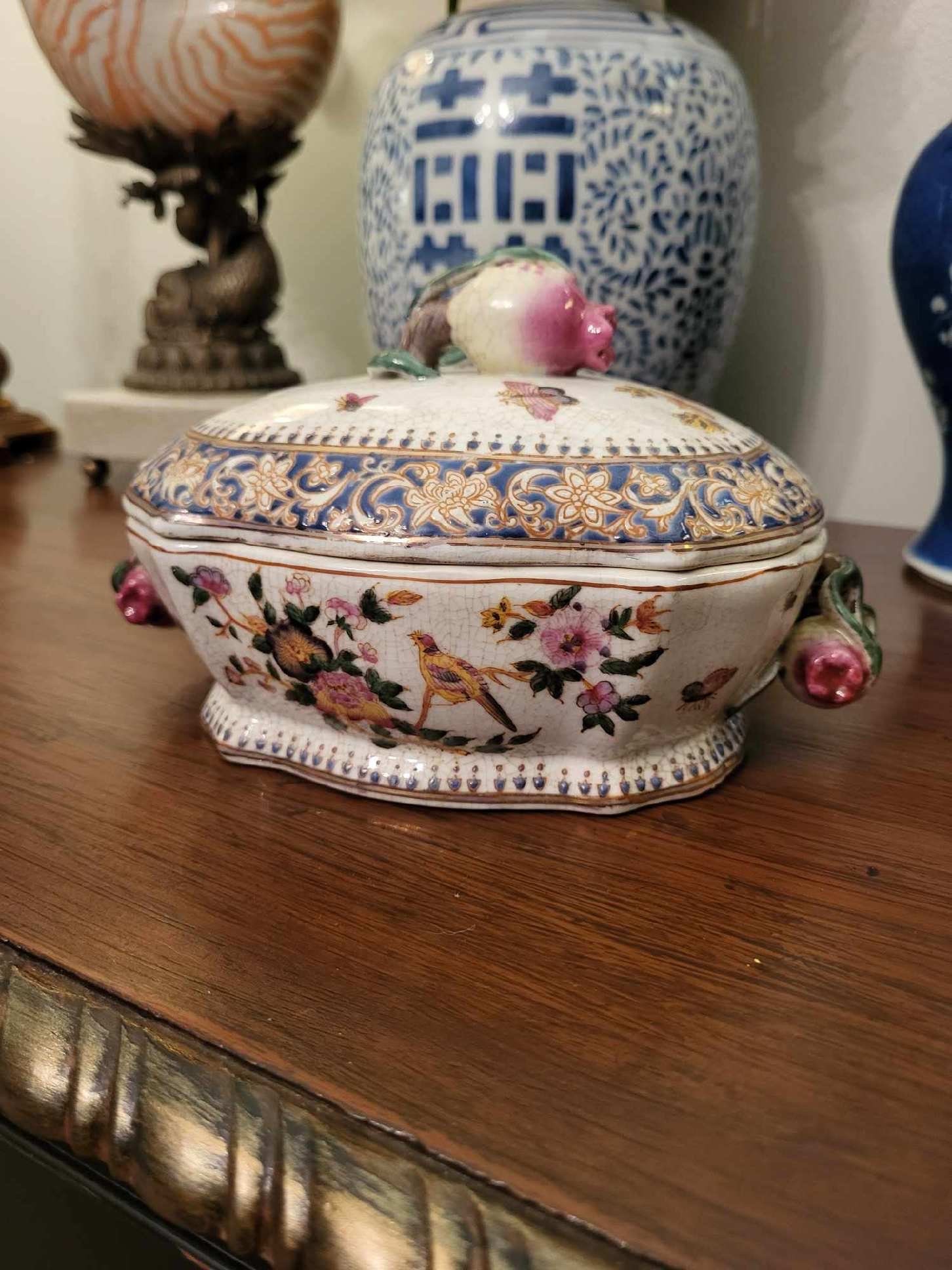 WL 1895 Wong Lee 20th Century Chinoiserie Covered Trinket Dish With ...