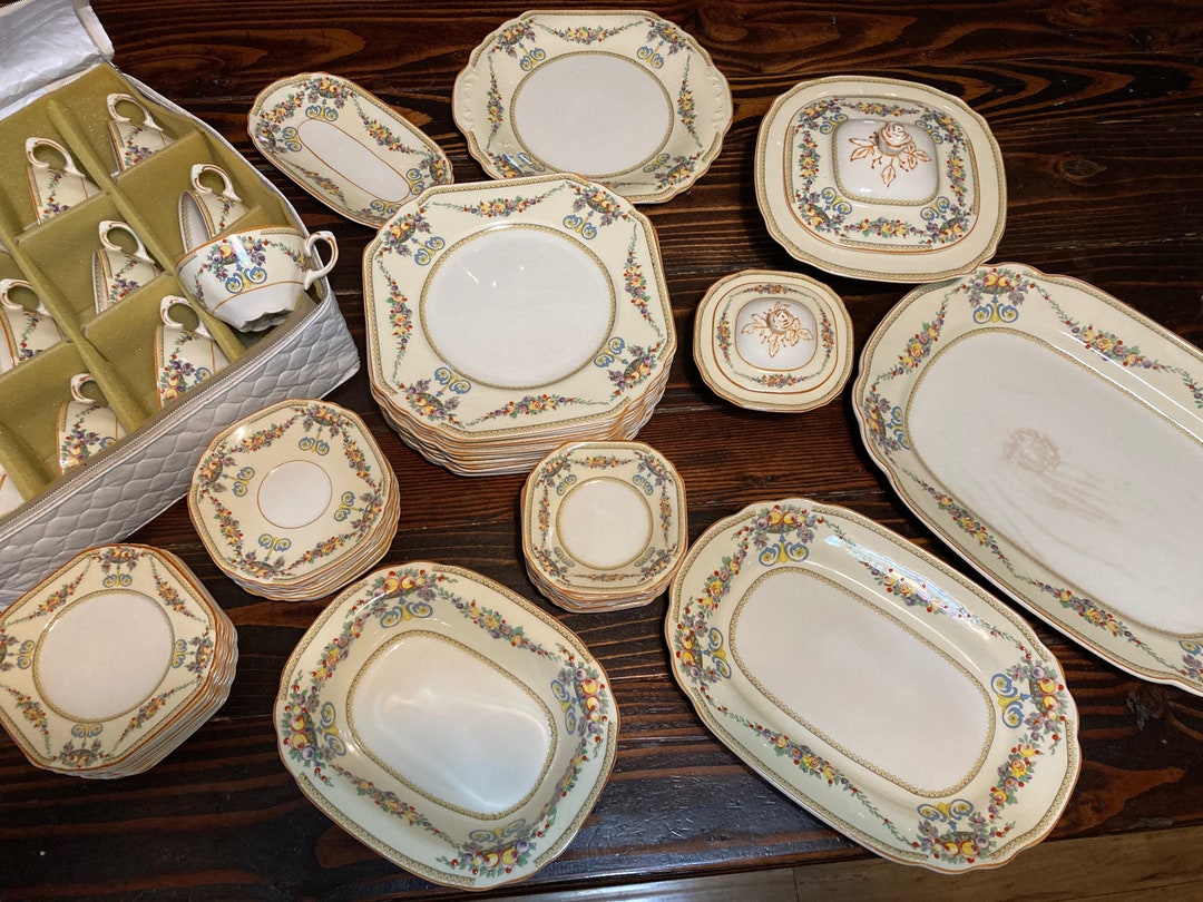 Mayfair by Wedgwood Vintage Dinnerware Set -cream and Floral- Dining ...