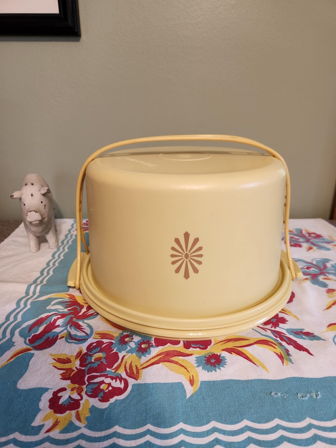 Vintage 1980's Yellow Sunburst Tupperware Classic Two Tier Cake Carrier ...
