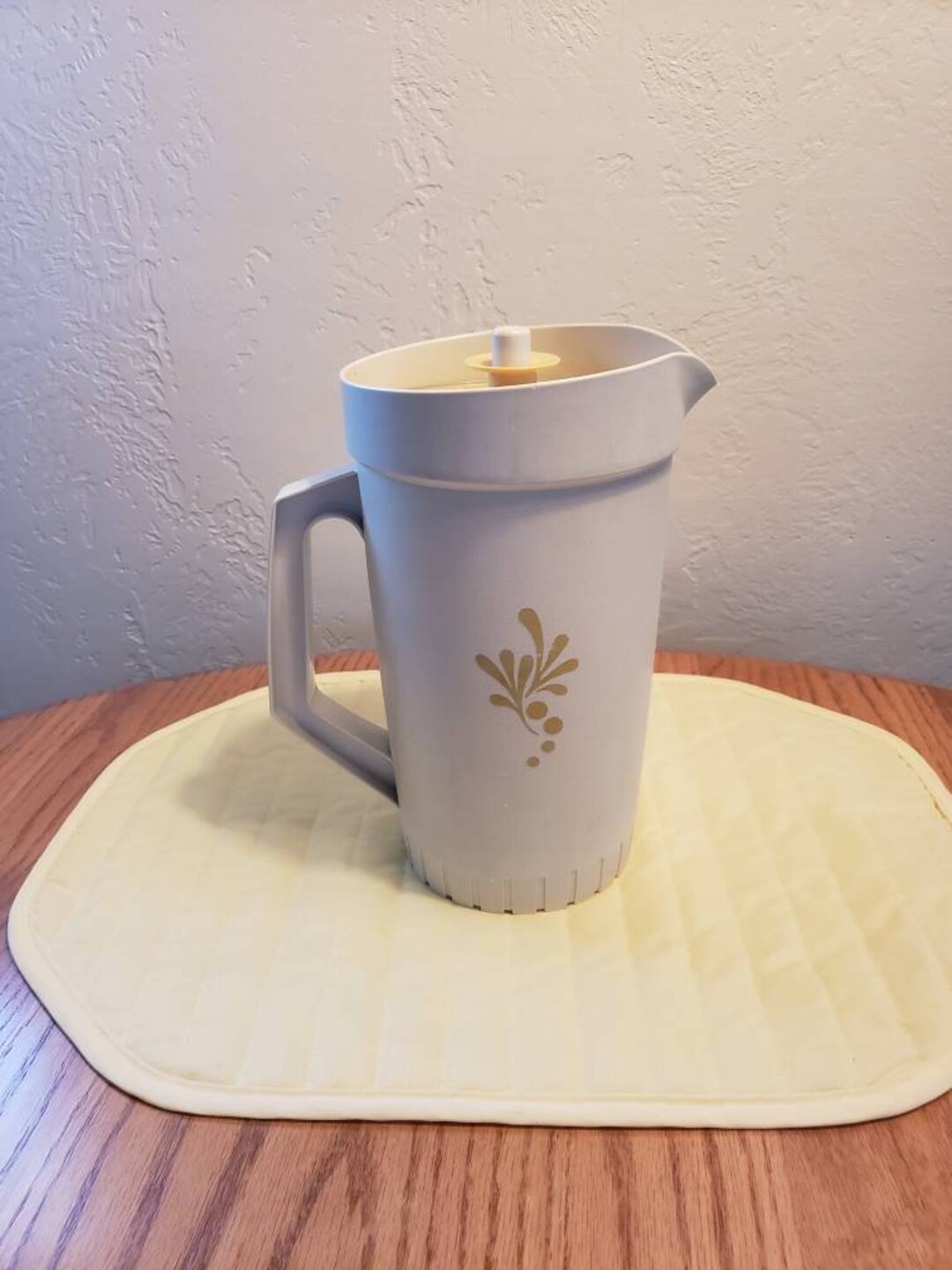 Vintage 1970-80's Tupperware Servalier 1.5 Qt. Pitcher #874 - Etsy