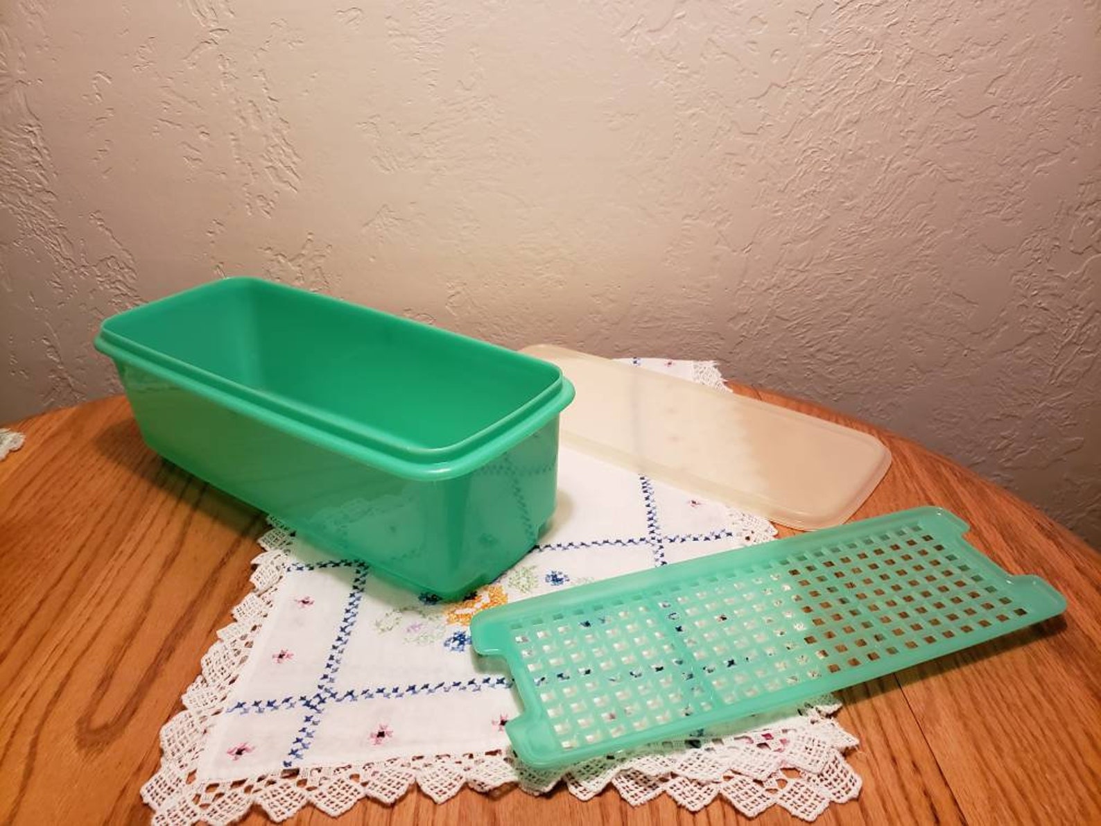 Vintage 1980's Tupperware Easy Crisp Container / Celery - Etsy