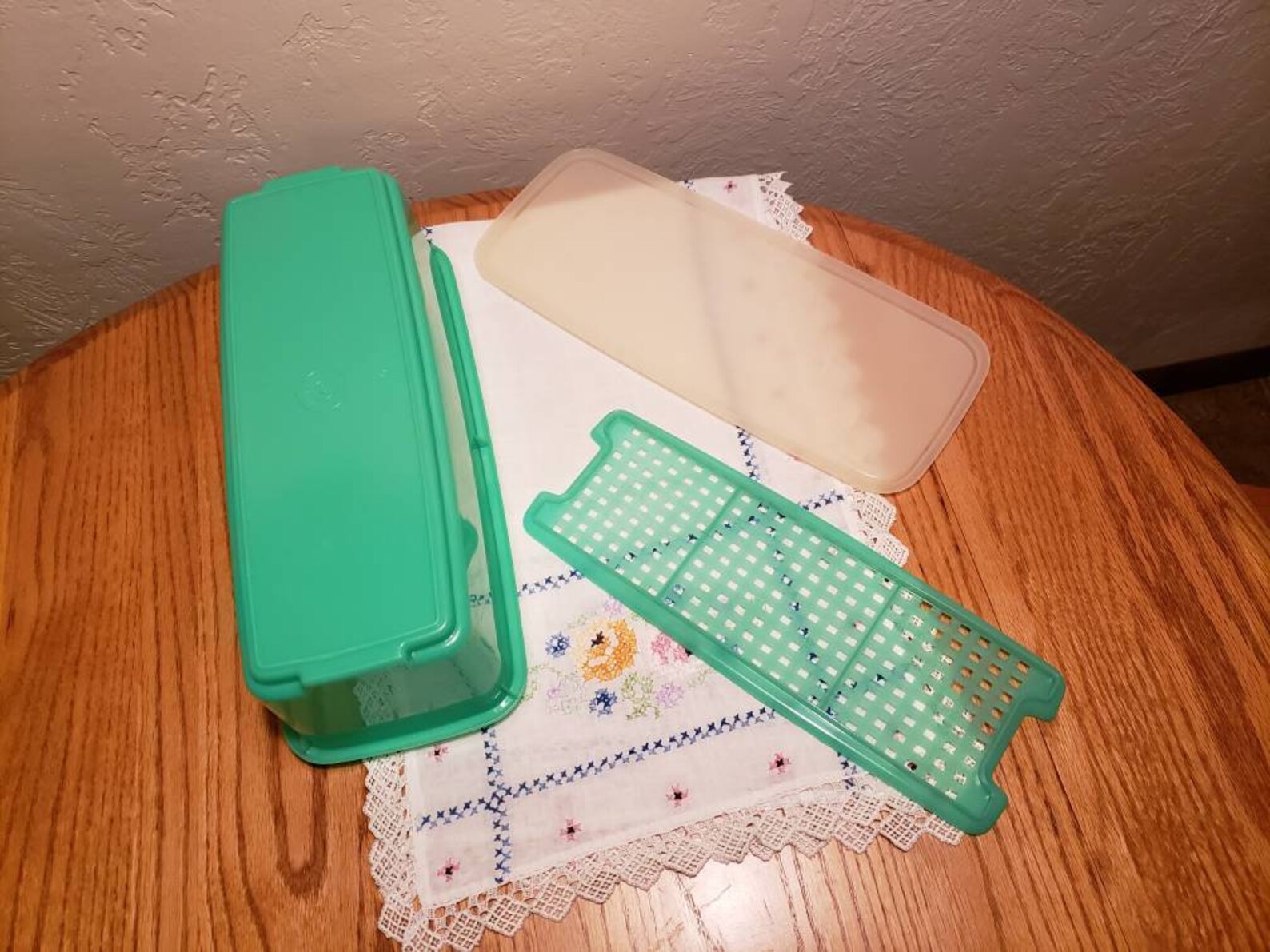 Vintage 1980's Tupperware Easy Crisp Container / Celery - Etsy