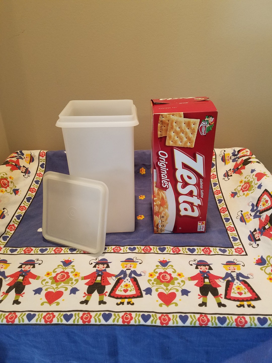 Vintage 1980's Tupperware Saltine Cracker Keeper Container # 1314 With ...