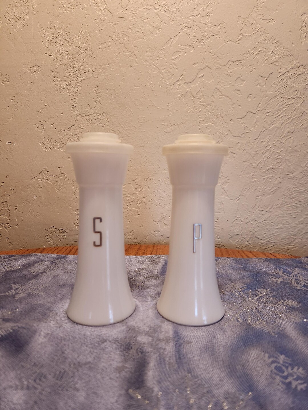 Darling 1960's Vintage Tupperware White and Silver Salt and Pepper ...