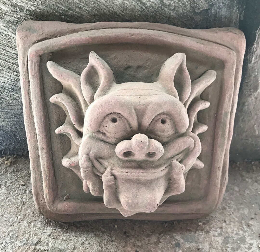 Gargoyle Grimace Troll Dragon Demons House Window Guardian Art ...