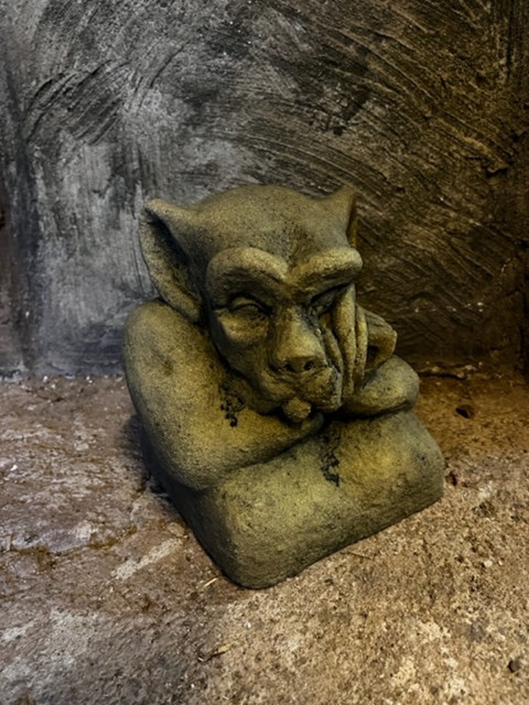 Gargoyle Wall Stool Guard Dog Thinking Stone Art Sandstone Antique Look ...