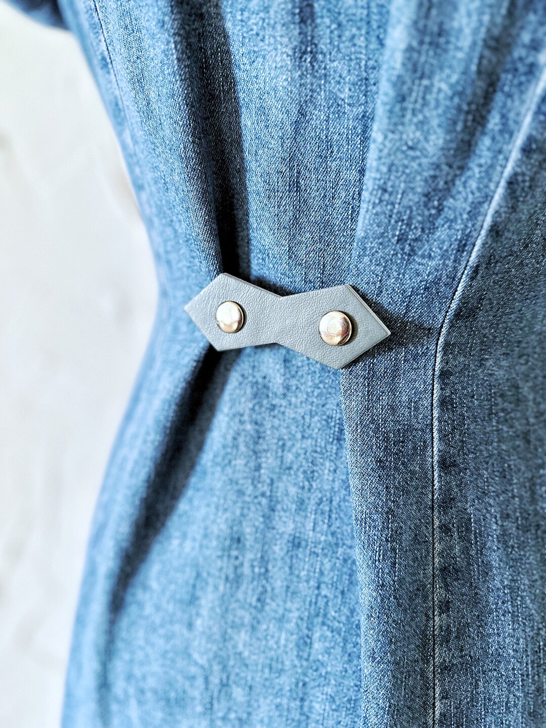 NEW Cinch Clip | Silver on Gray Leather Clothing Fasteners | Cloak ...