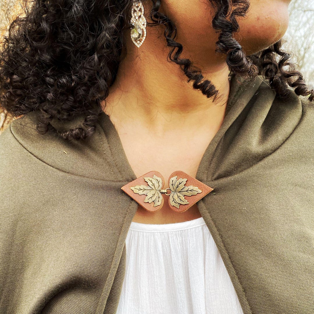 Cloak Clasp | Metal Leaf & Brown Leather Cinch Clip for Fantasy Dress ...