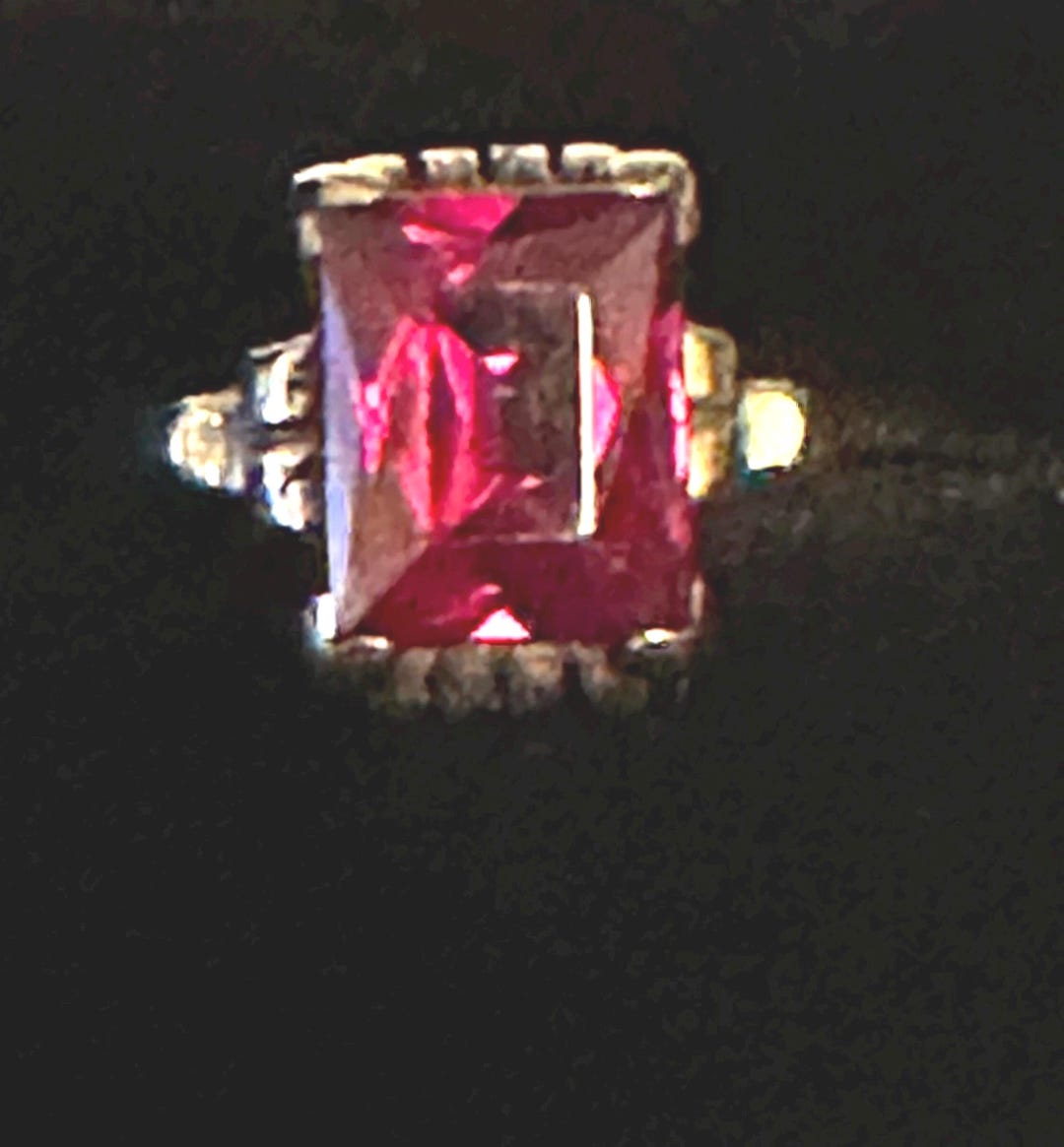 Very Vintage 10K Yellow Gold Red Emerald Cut Glass Ring~size 5 1/2 - Etsy