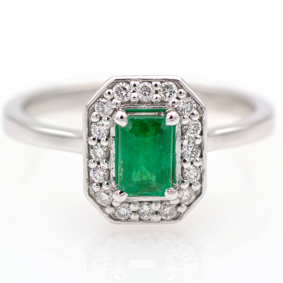 18k/750 White Gold Ring With 0.45 Ct Emerald. and 0.20 Ct. of Diamonds ...