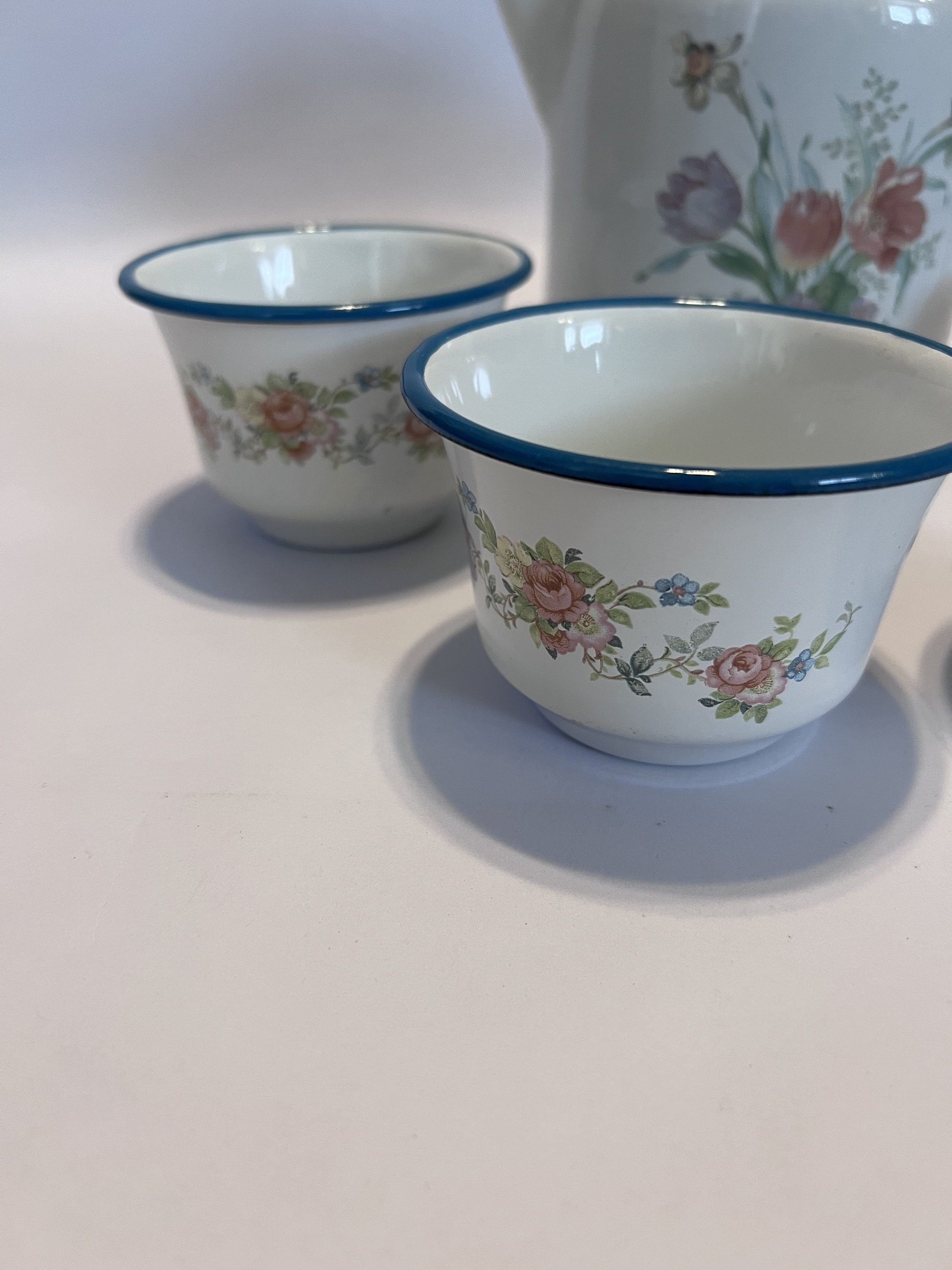 Vintage Cinsa Bastille Mexico Enamel Teapot 4 Enamel Cups Floral Design ...