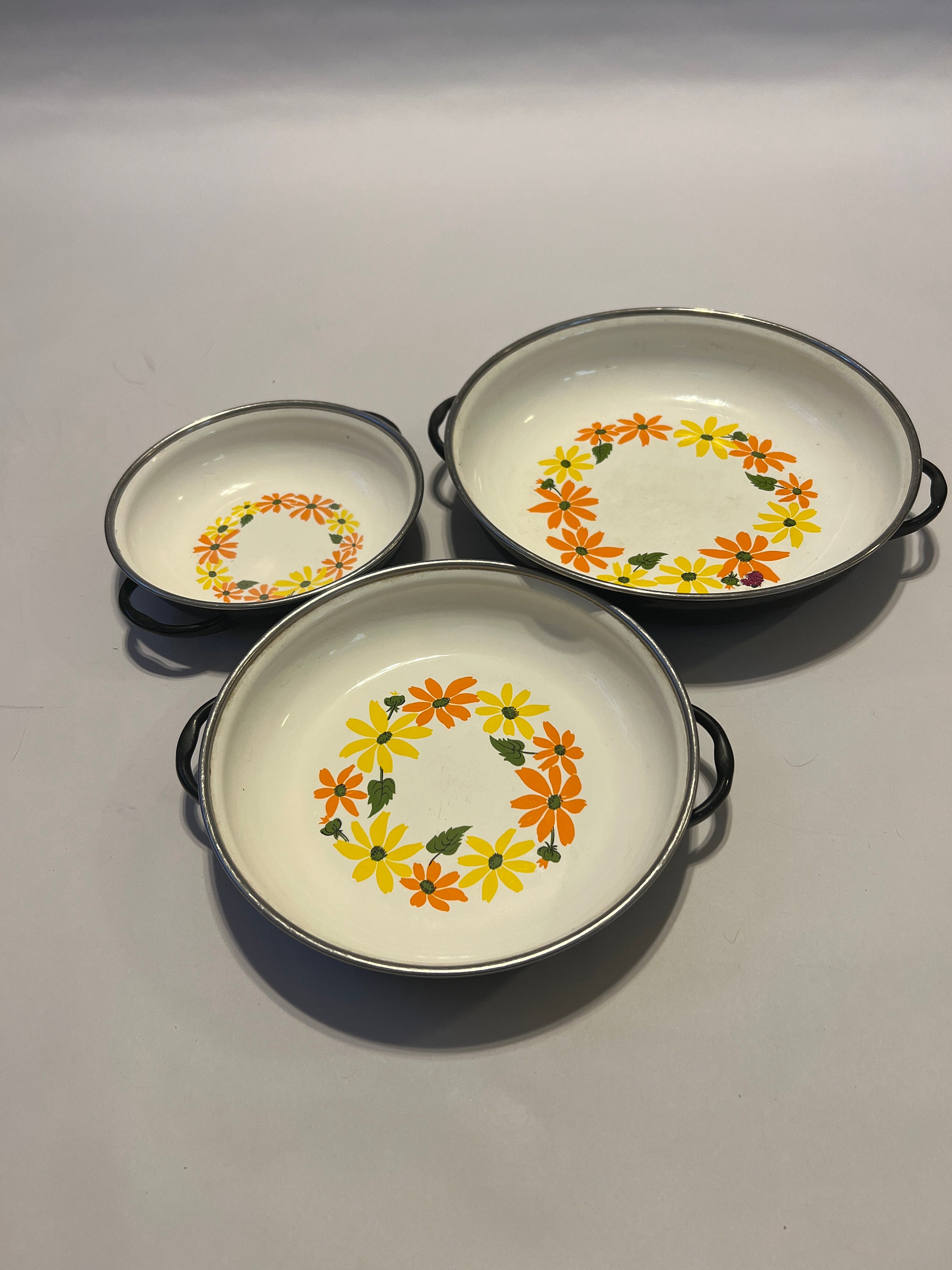 Vintage Ekco Country Garden Set 3 Pans Yellow Orange Flowers Porcelain ...