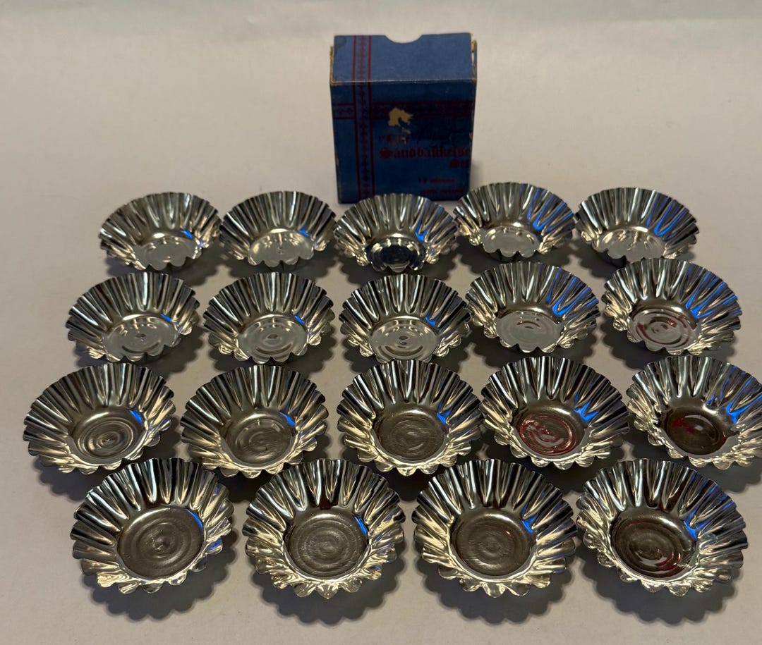 Vintage Sandbakkelse Set 19 Pieces Metal Cookie Tin Traditional ...