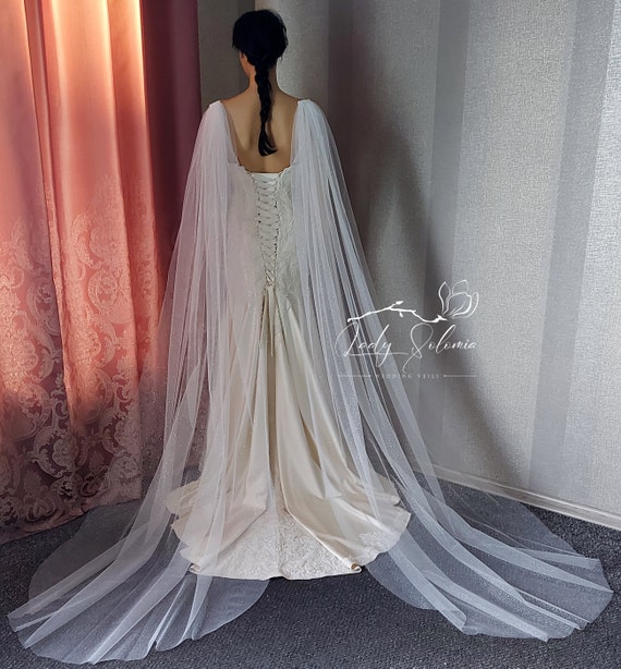 Wedding wings veil | Beachweddingtips.com