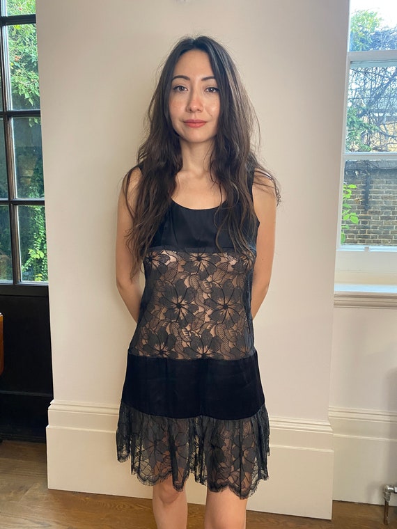1960s Gerald McCann Black Satin and Floral Lace Cutou… - Gem