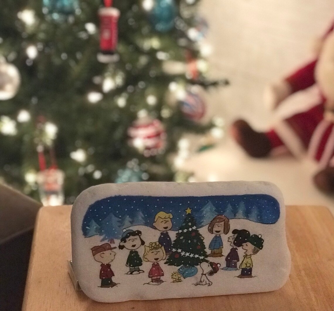 Charlie Brown, Snoopy and Peanuts Gang Singing Around the Christmas ...