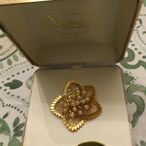 Vintage Monet Gold Tone and Pearl Brooch/ Pin Boxed New Old Stock ...