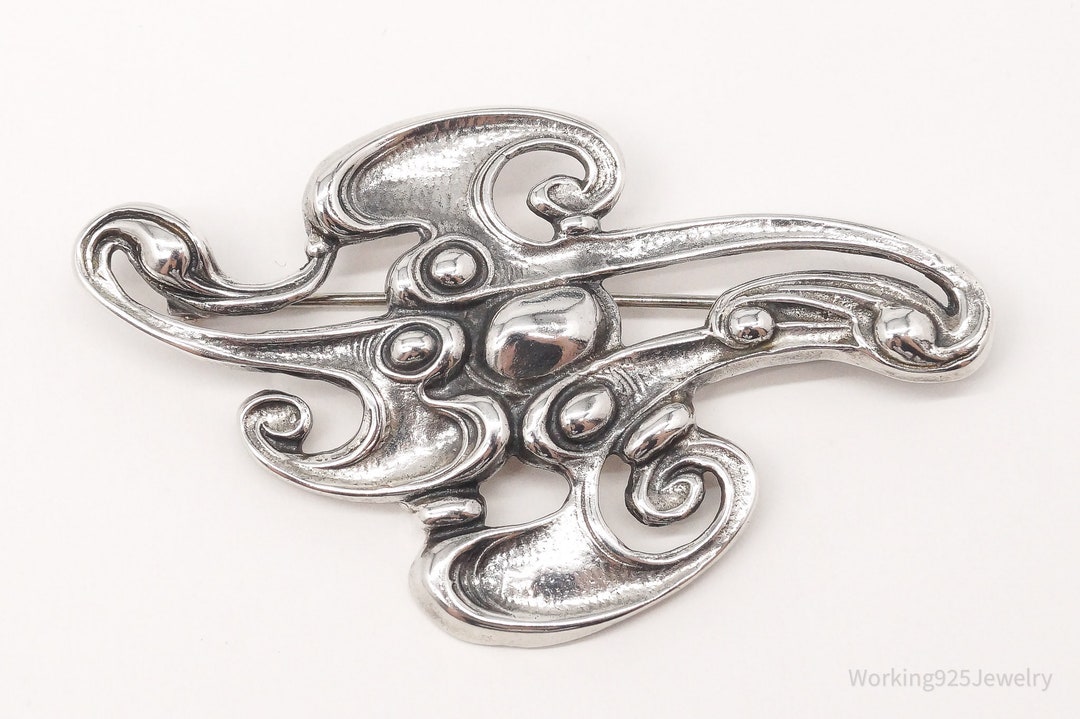 Large Vintage Metropolitan Museum of Art Modernist Style Silver Brooch ...