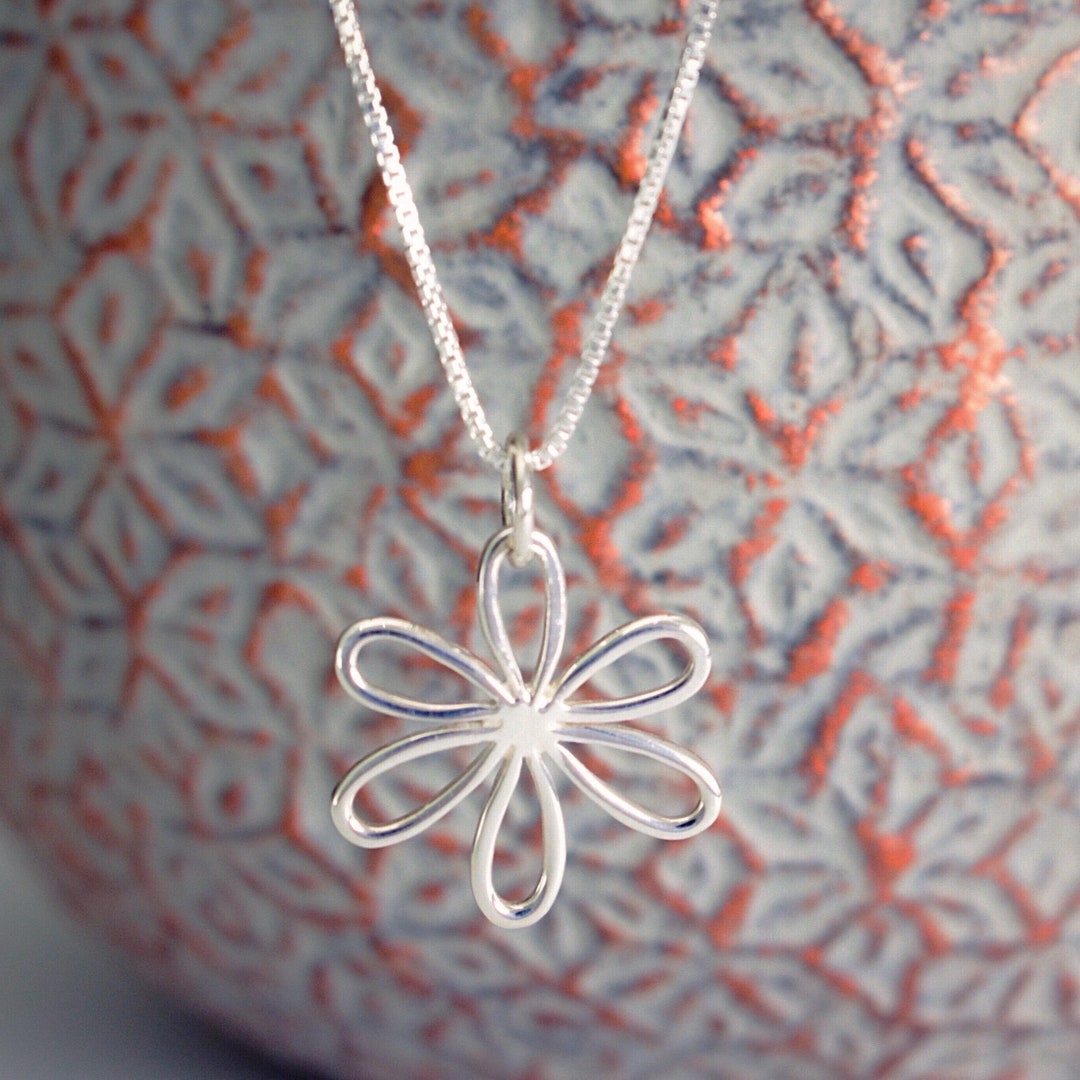 Sterling Silver Daisy Charm Necklace, FREE SHIPPING, Open Petal Simple ...