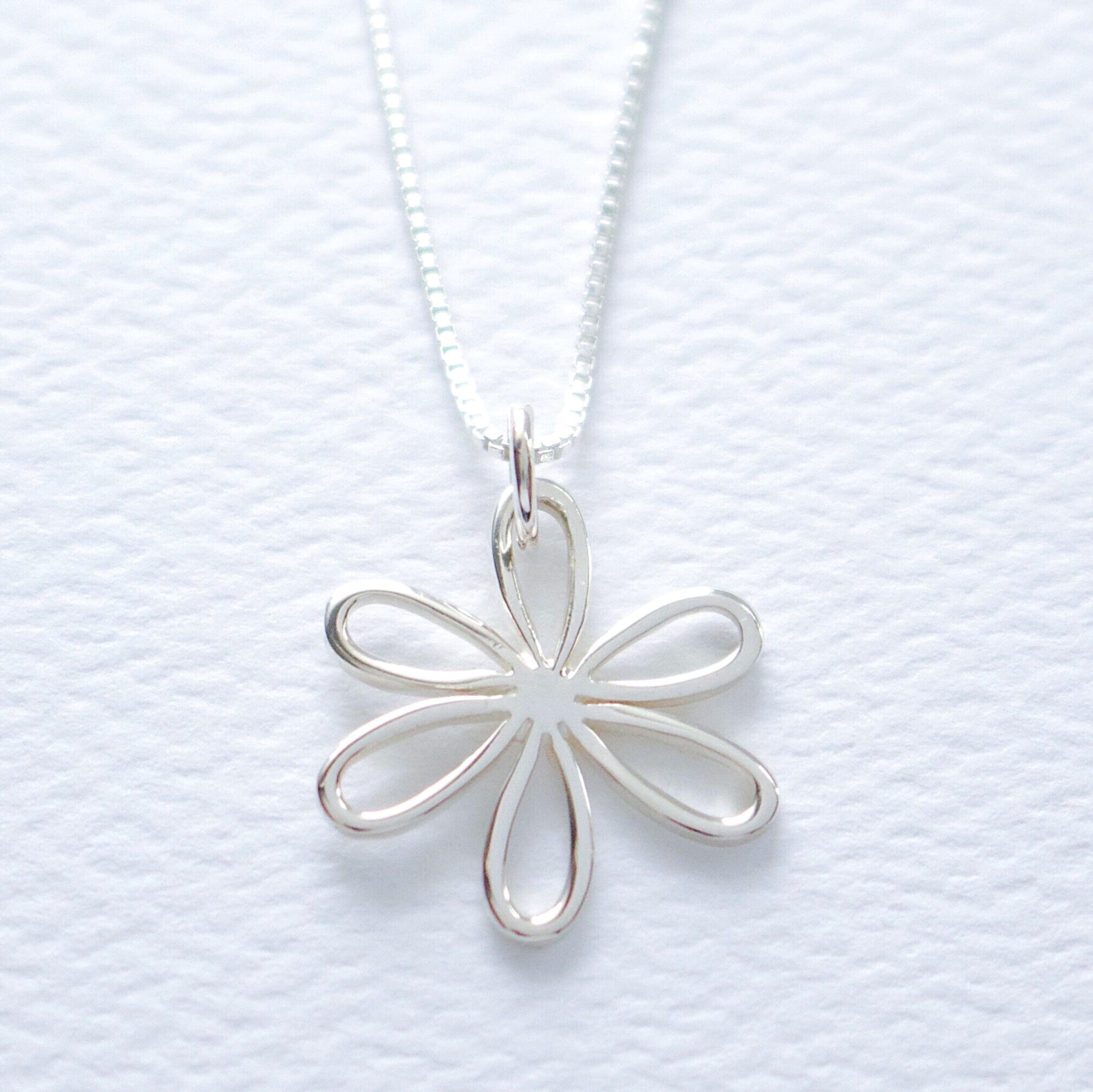 Sterling Silver Daisy Charm Necklace, FREE SHIPPING, Open Petal Simple ...