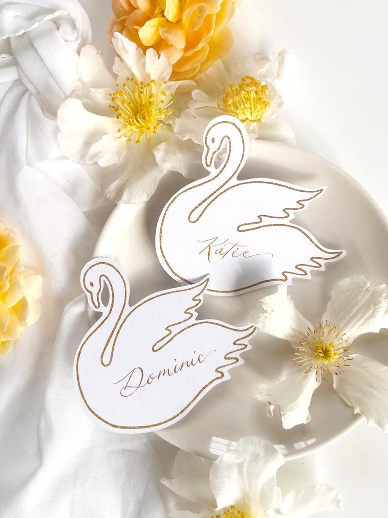 Swan Place Cards: Personalized Calligraphy, Elegant Wedding Decor - Etsy