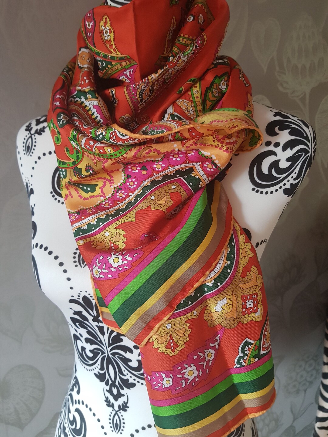 CODELLO Long Silk Scarf in Vibrant Shades and Modern Paisley Design ...