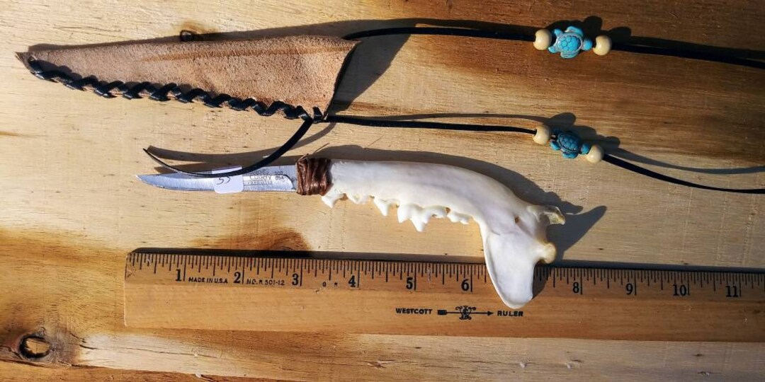 Native American styled Coyote jawbone neck knife 601 - Etsy.de