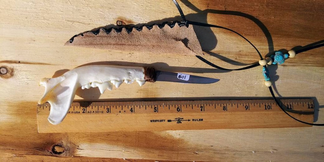 Native American styled Coyote jawbone neck knife 601 - Etsy.de