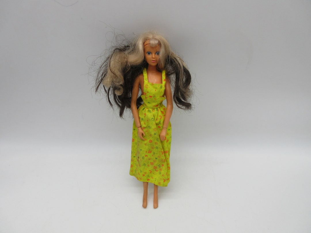 1975 Tuesday Taylor Flip Hair W/ Barbie 9553 Sweet 16 Dress barbie Doll ...