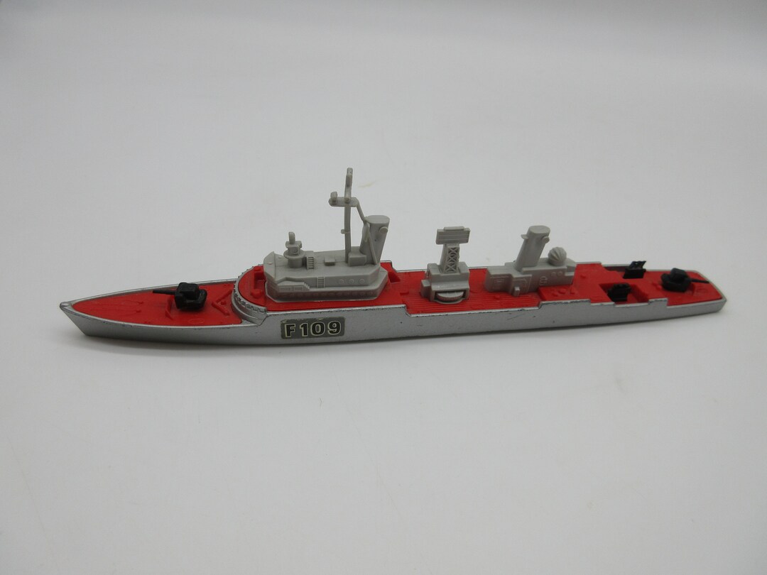 1976 SEA KINGS Matchbox K301 Frigate K305 Subchaser Convoy Escort ...