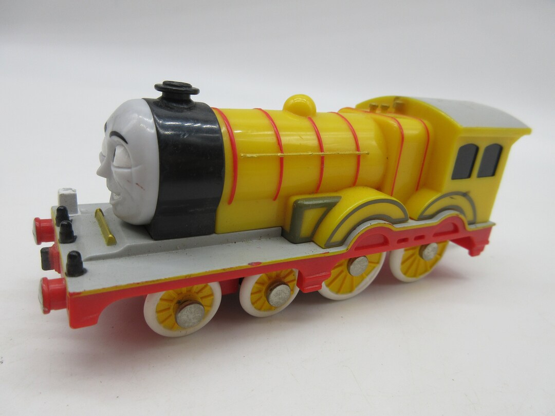 MOLLY Trackmaster Thomas the Tank Engine Gullane Square Wooden Magnet ...