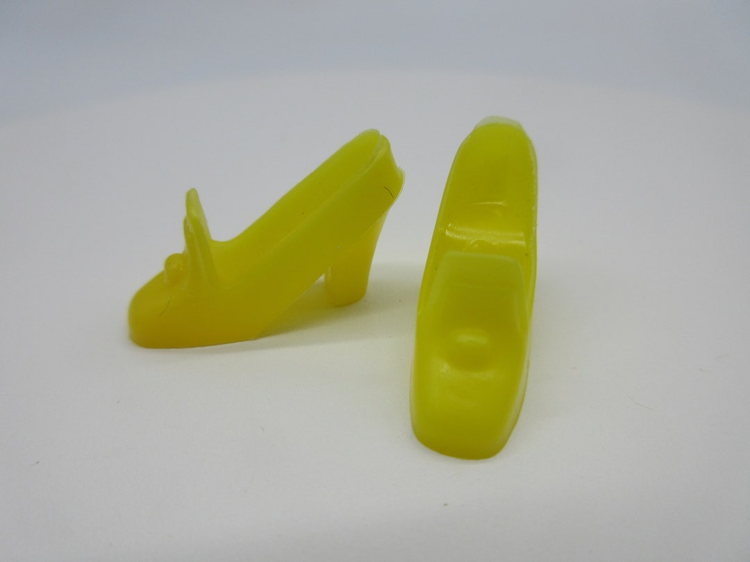 1960's YELLOW Pilgrim Shoes Barbie MOD Pair Japan Squishy Mattel ...