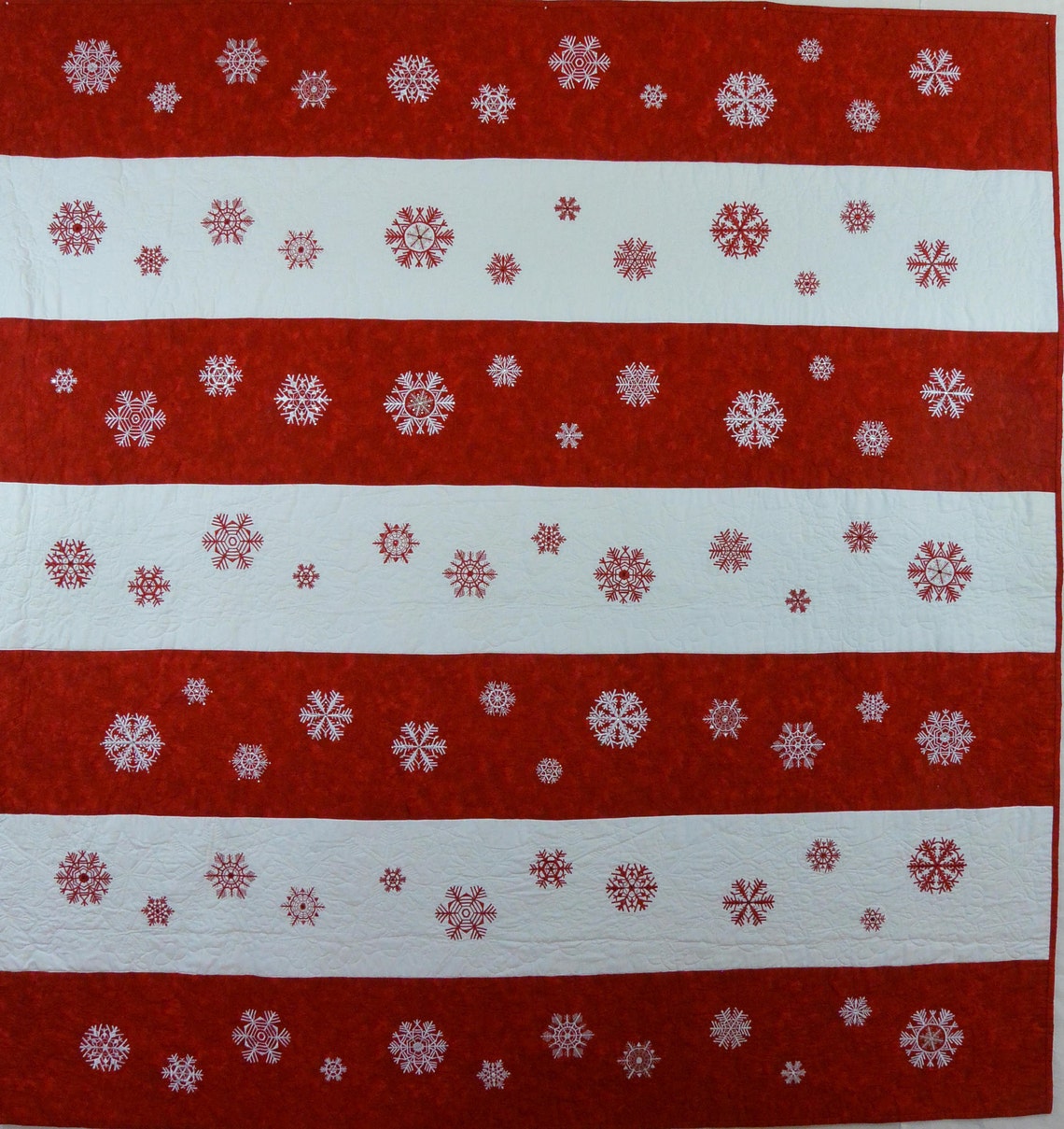 Red Winter Snowflakes Quilt - Etsy