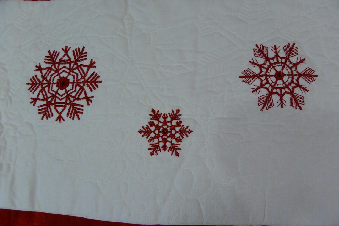 Red Winter Snowflakes Quilt - Etsy