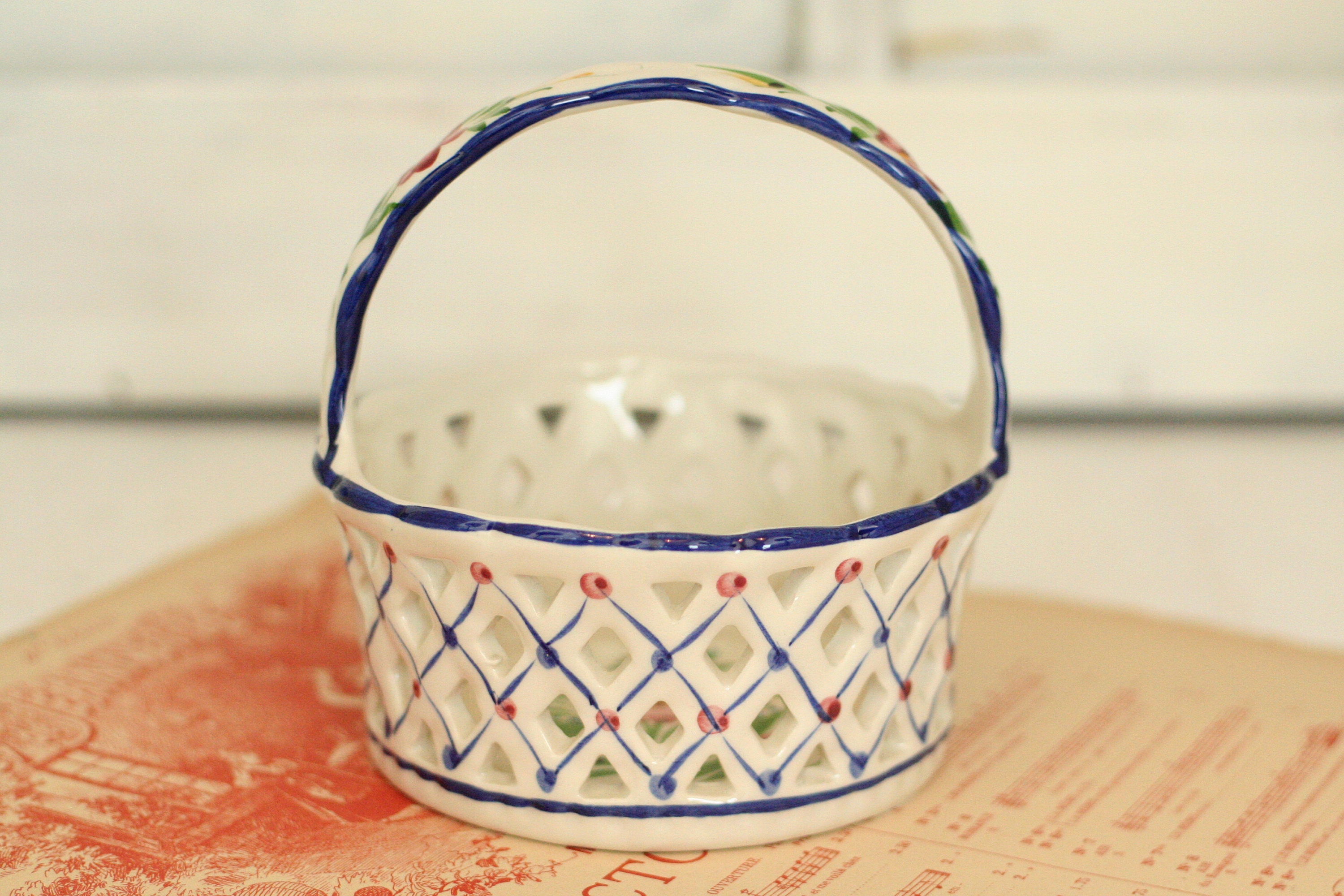 French Vintage Hand-painted Ceramic Basket Delicate Ceramic Ornament ...