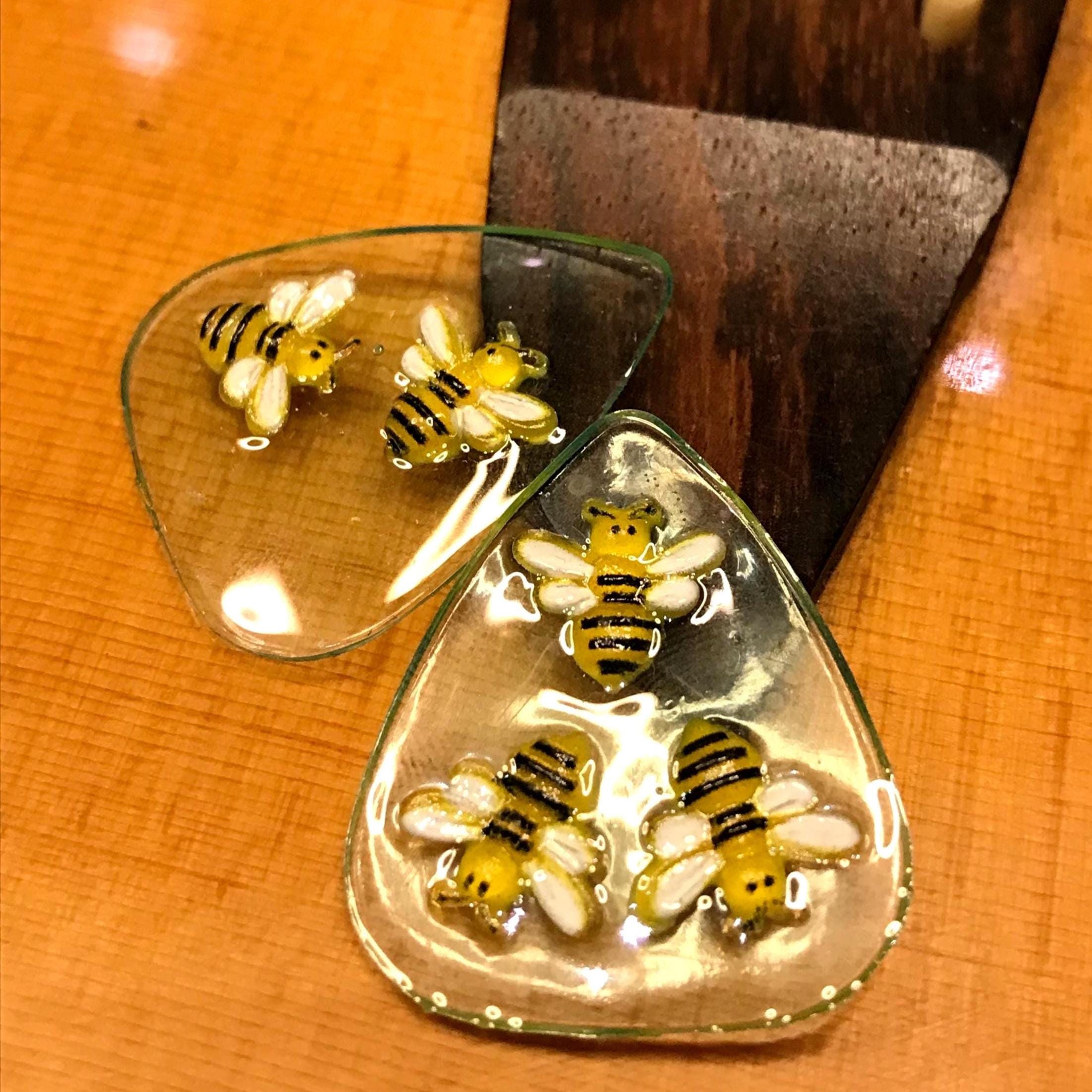 Guitar Pick Handmade Bee Art Craft Accessories Rock Guitarist Musician ...