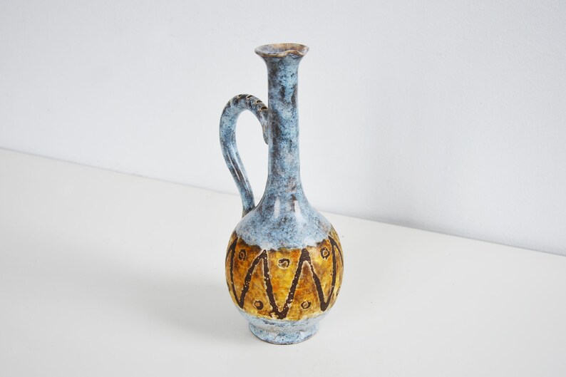 Raro vaso in ceramica da studio di metà secolo con manico, vintage anni ...