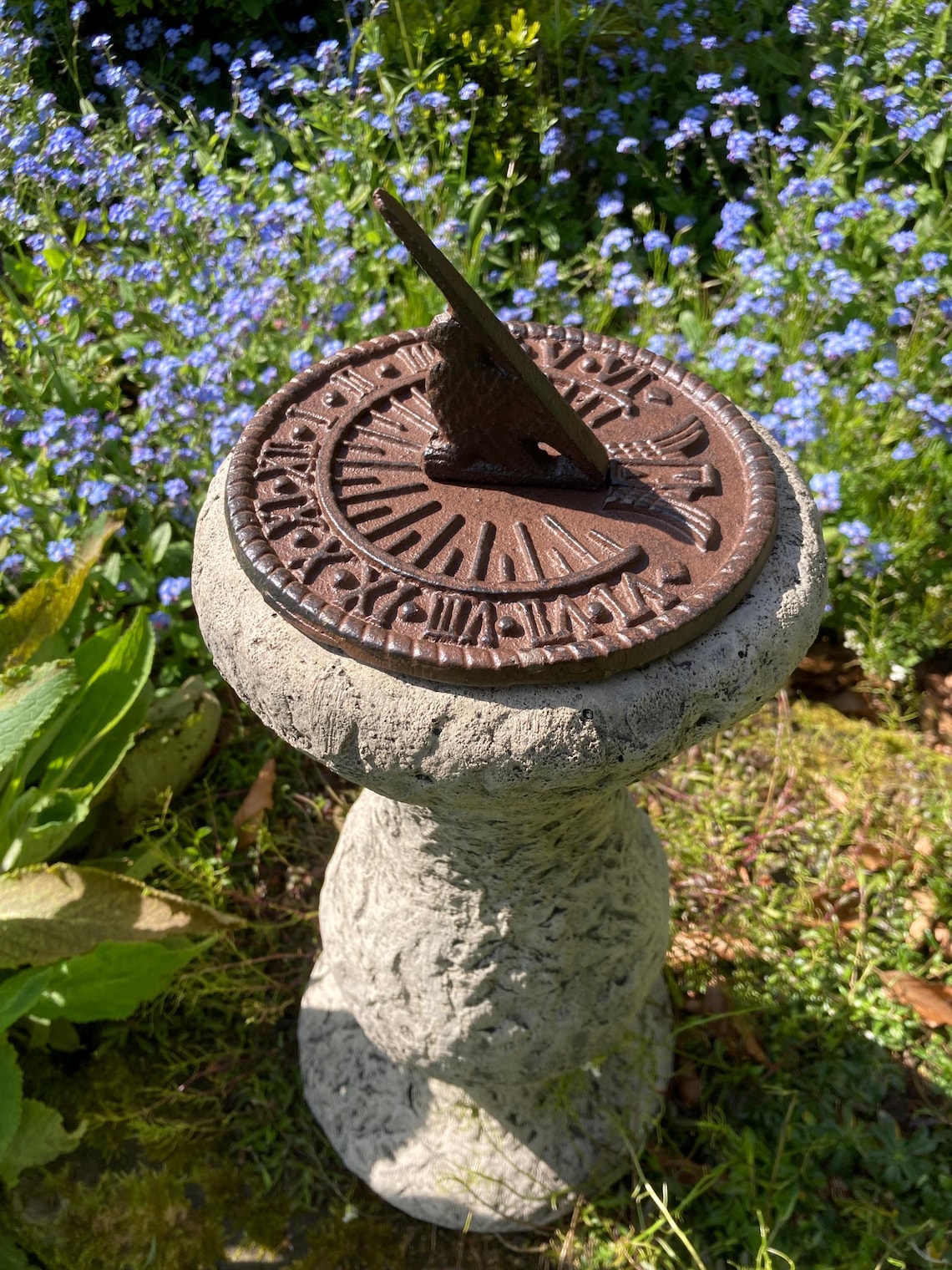 Reconstituted Stone Garden Iron Bird Sundial on Stone Base - Etsy UK
