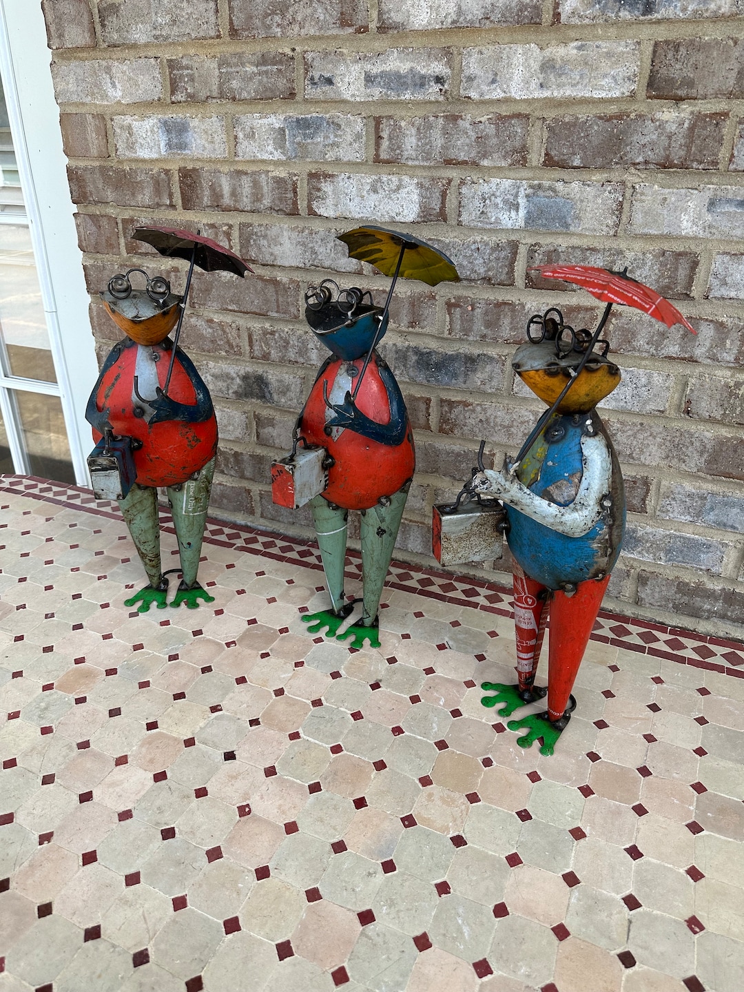 Rustic Metal Traveling Frog Statue Holding Umbrella Cute Sculpture ...