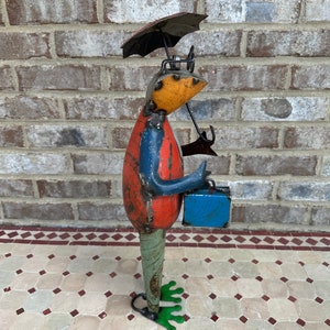 Rustic Metal Traveling Frog Statue Holding Umbrella Cute Sculpture ...